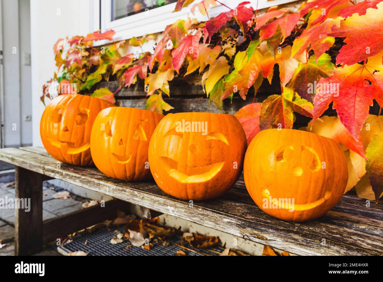 Halloween pumpkins on wooden bench Stock Photo - Alamy