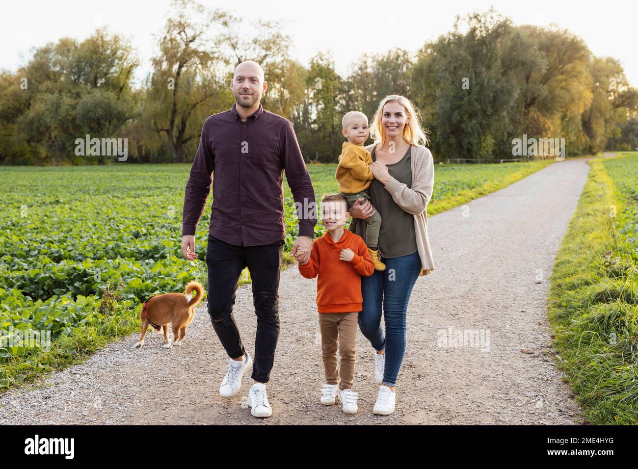 Footpath in nature hi-res stock photography and images - Alamy