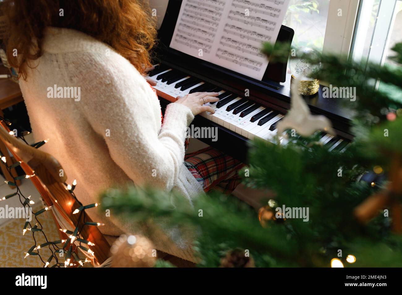 Arab playing piano hi-res stock photography and images - Alamy