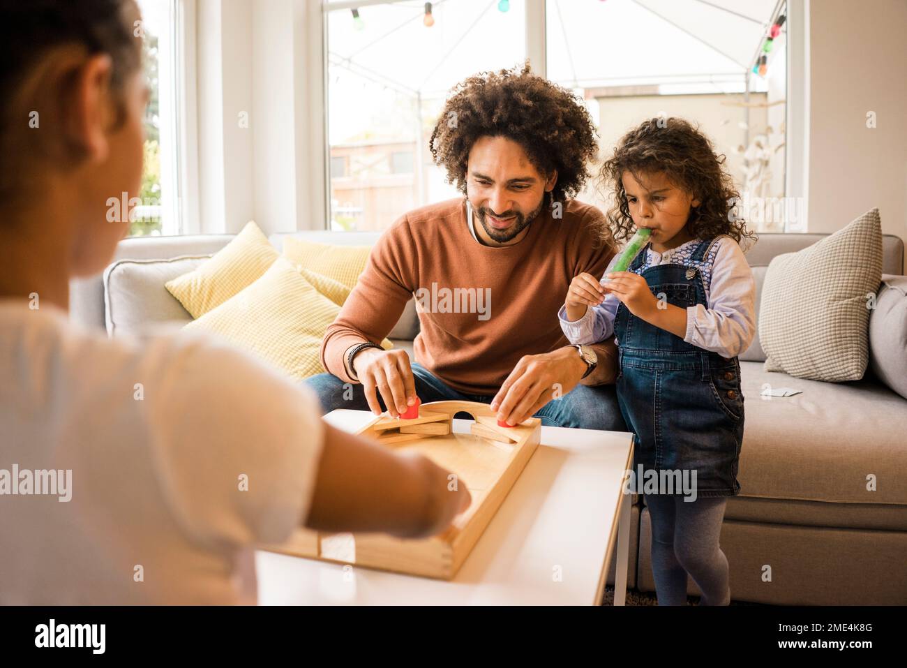 Family board games man hi-res stock photography and images - Alamy