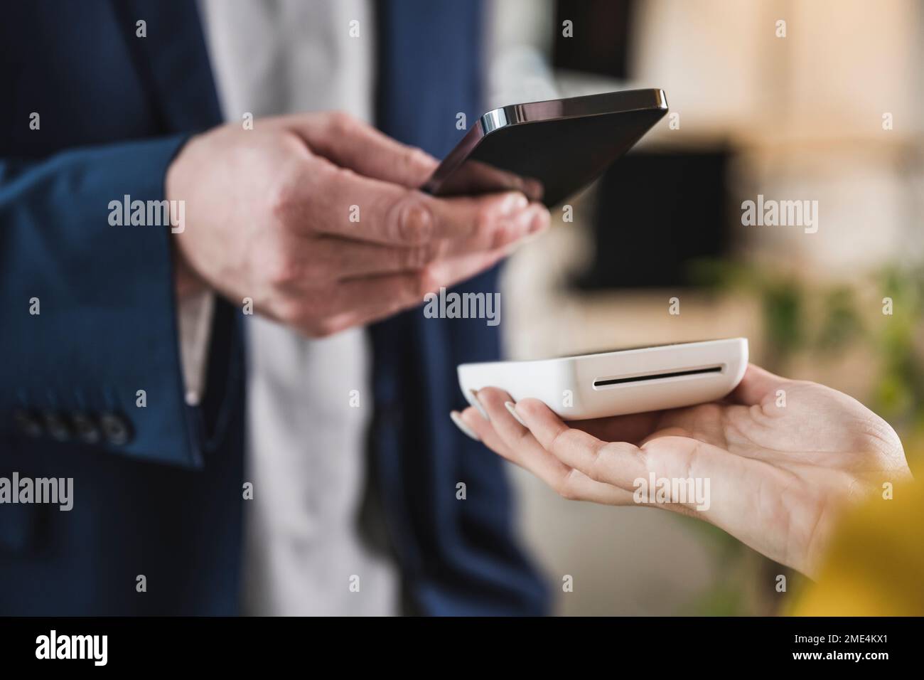 Mobile credit card machine hi-res stock photography and images - Alamy