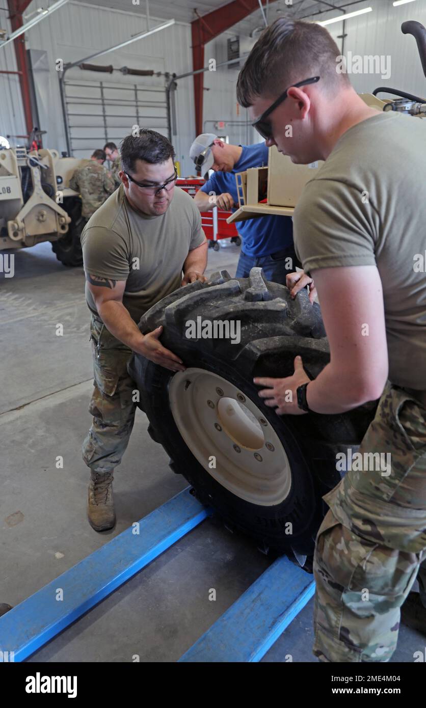 Rough terrain forklifts hi-res stock photography and images - Alamy