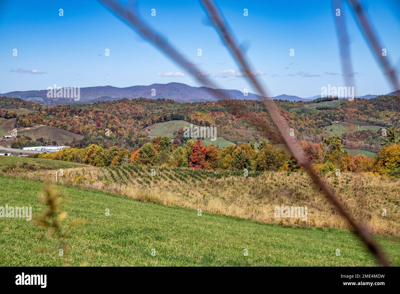 The view from the Osborne Mountain Overlook on the Blue Ridge Parkway ...