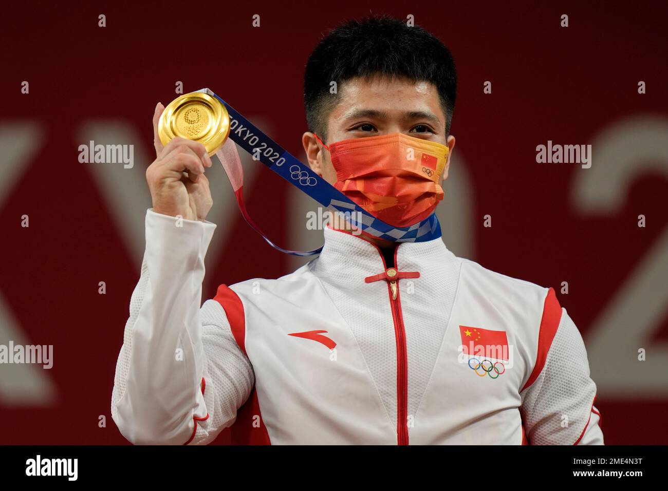 Li Fabin of China celebrates on the podium after winning the gold medal ...