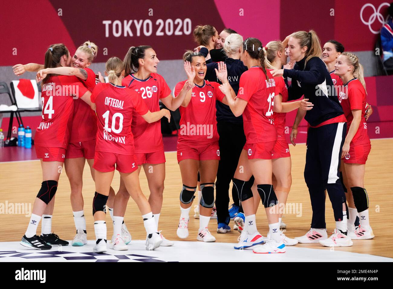Norway's team players celebrate as they won the women's Preliminary ...