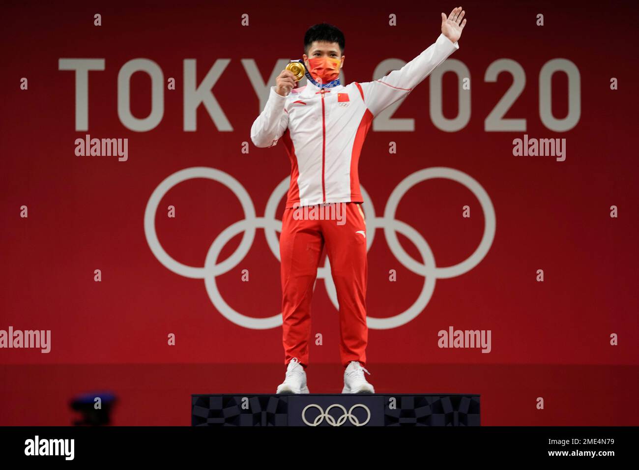 Li Fabin of China celebrates on the podium after winning the gold medal ...