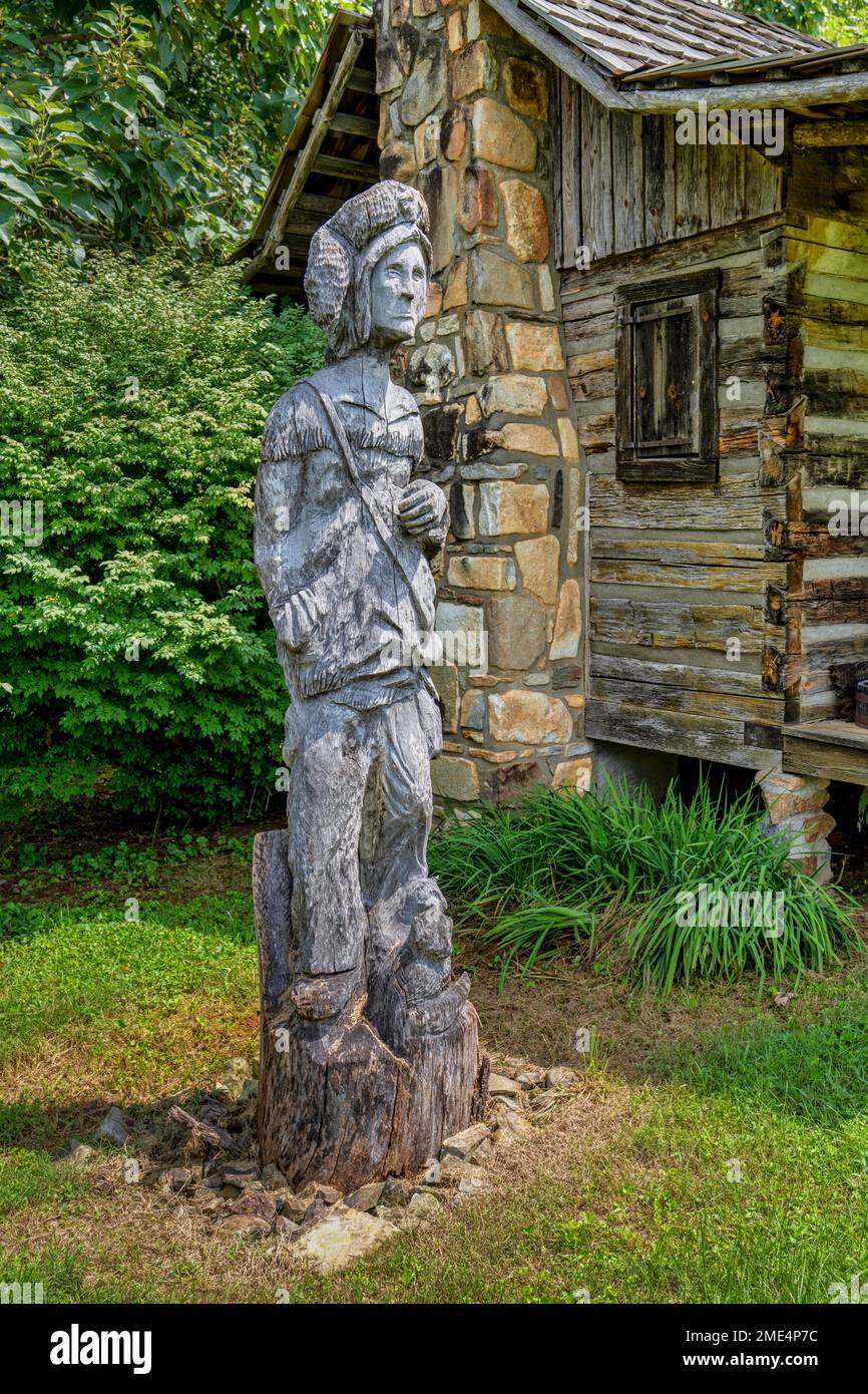 Carving of Boone outside the Daniel Boone Cabin at the Whippoorwill ...