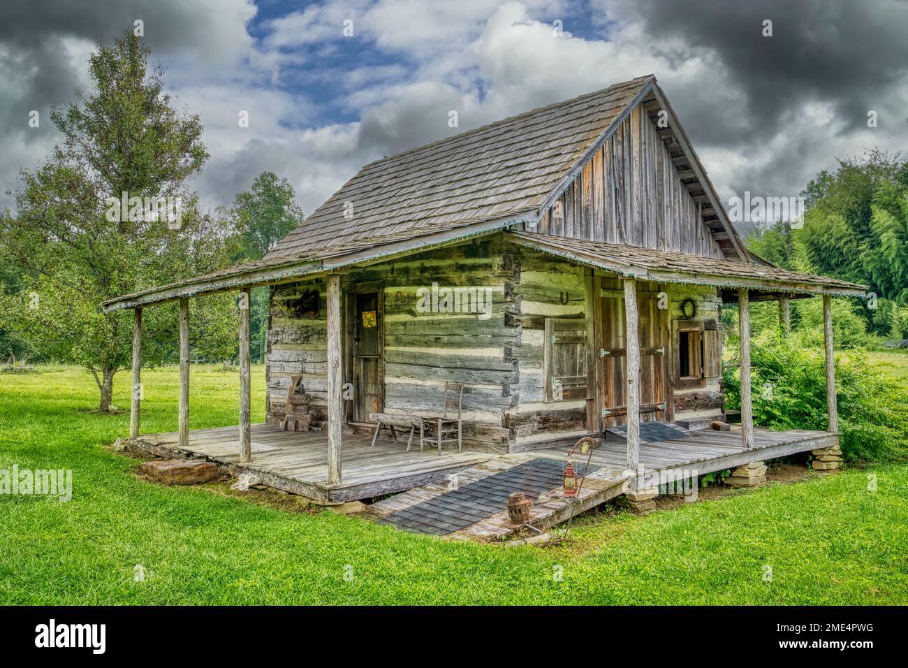 Pioneer cabin at the Whippoorwill Academy and Village in Ferguson ...