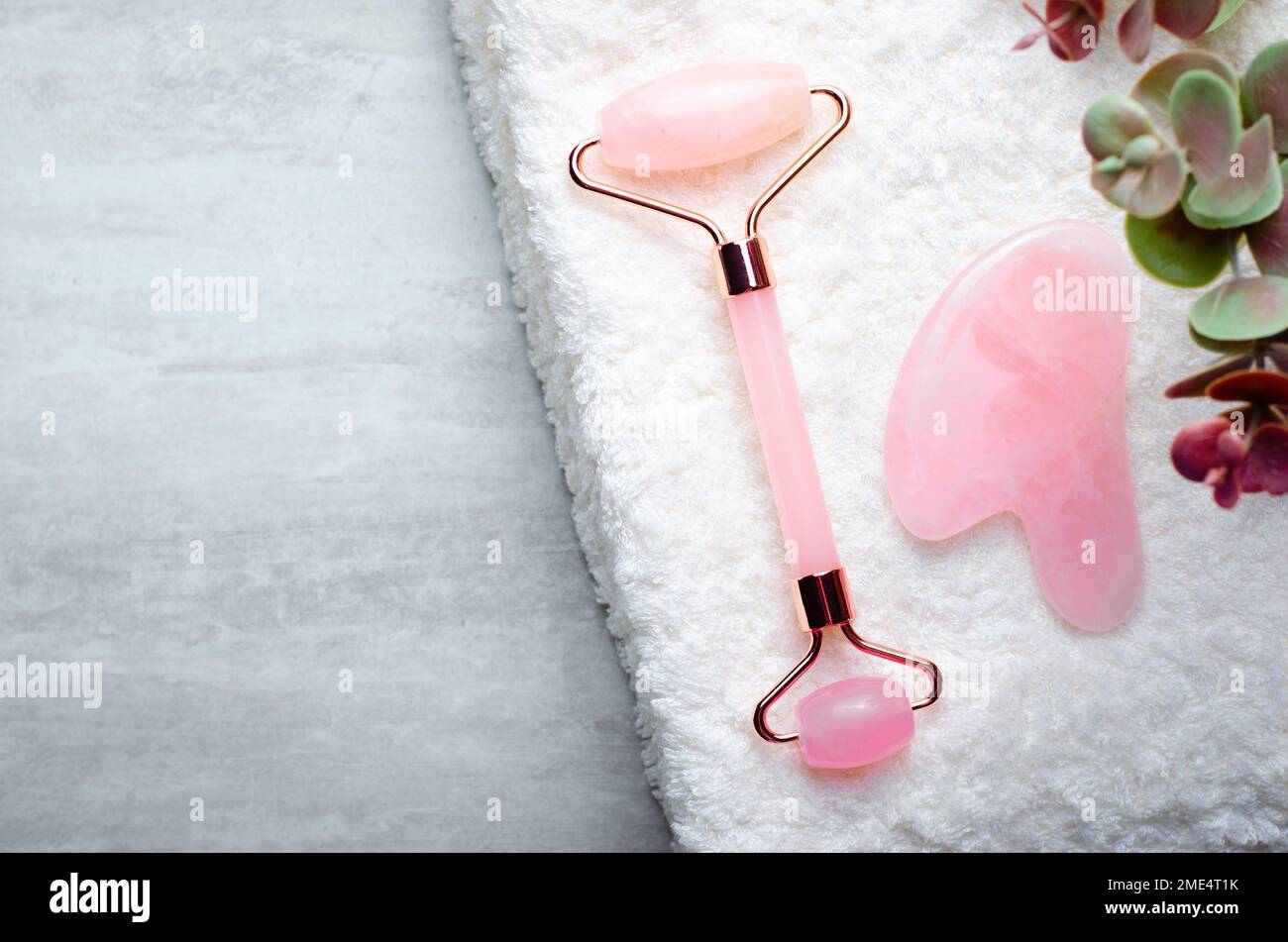 Rose Quartz Roller and Gua Sha Tool, Facial Lifting Scraping Massage ...