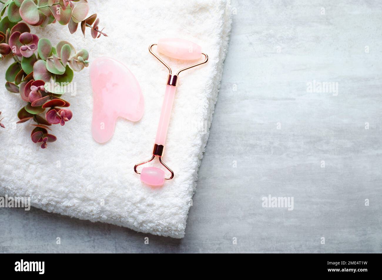 Rose Quartz Roller and Gua Sha Tool, Facial Lifting Scraping Massage ...