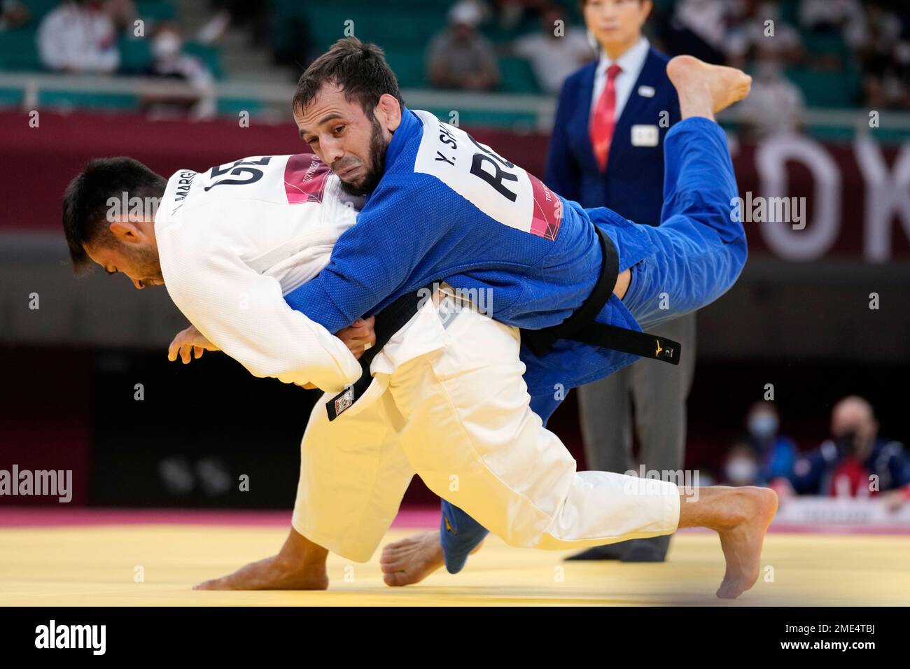 Vazha Margvelashvili of Georgia, left, and Yakub Shamilov of the ...