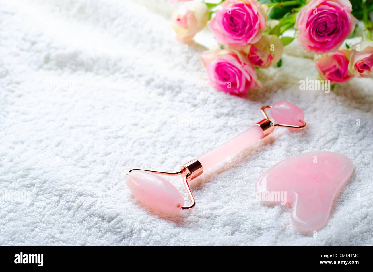 Rose Quartz Roller and Gua Sha Tool, Facial Lifting Scraping Massage ...