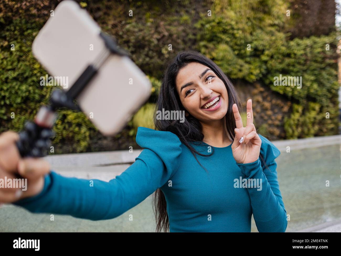 Indian woman selfie phone hi-res stock photography and images - Alamy