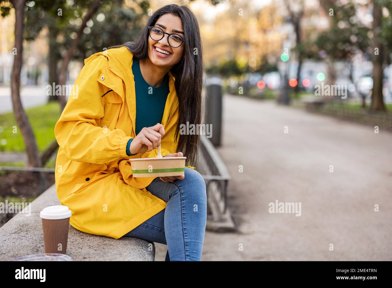 Woman on bench in rain hi-res stock photography and images - Alamy