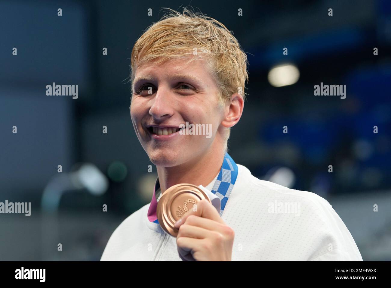 Kieran Smith, of the United States, poses with his bronze medal in the ...