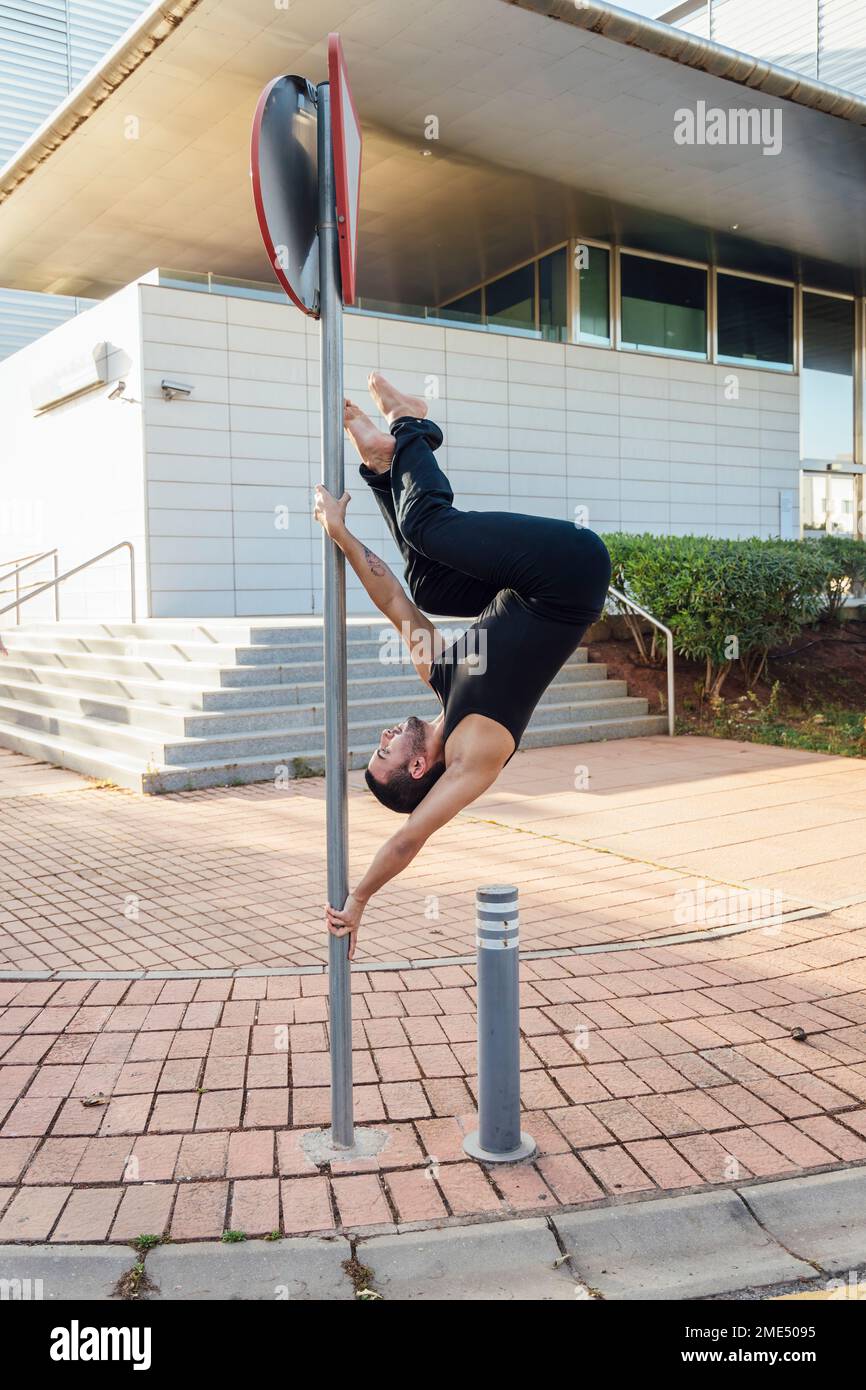 Man vertical pole hi-res stock photography and images - Alamy