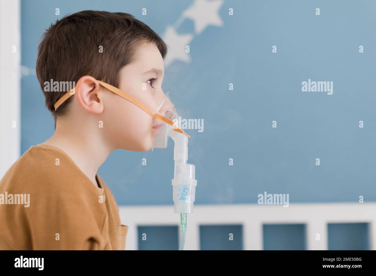 Boy oxygen mask home hi-res stock photography and images - Alamy