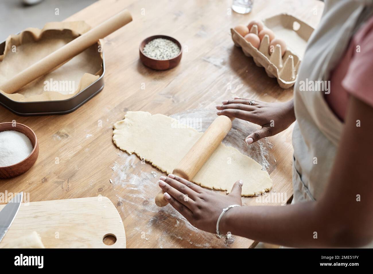Female baker african american hi-res stock photography and images - Alamy