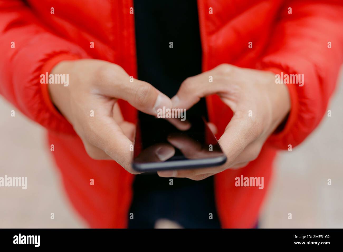 Man and texting hands hi-res stock photography and images - Alamy
