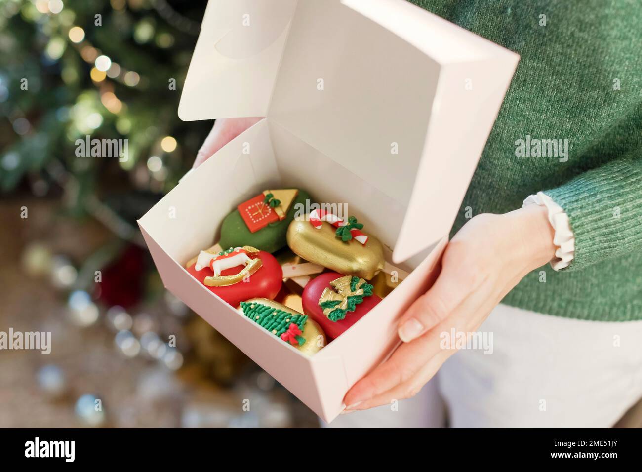 Holding sweets hi-res stock photography and images - Alamy