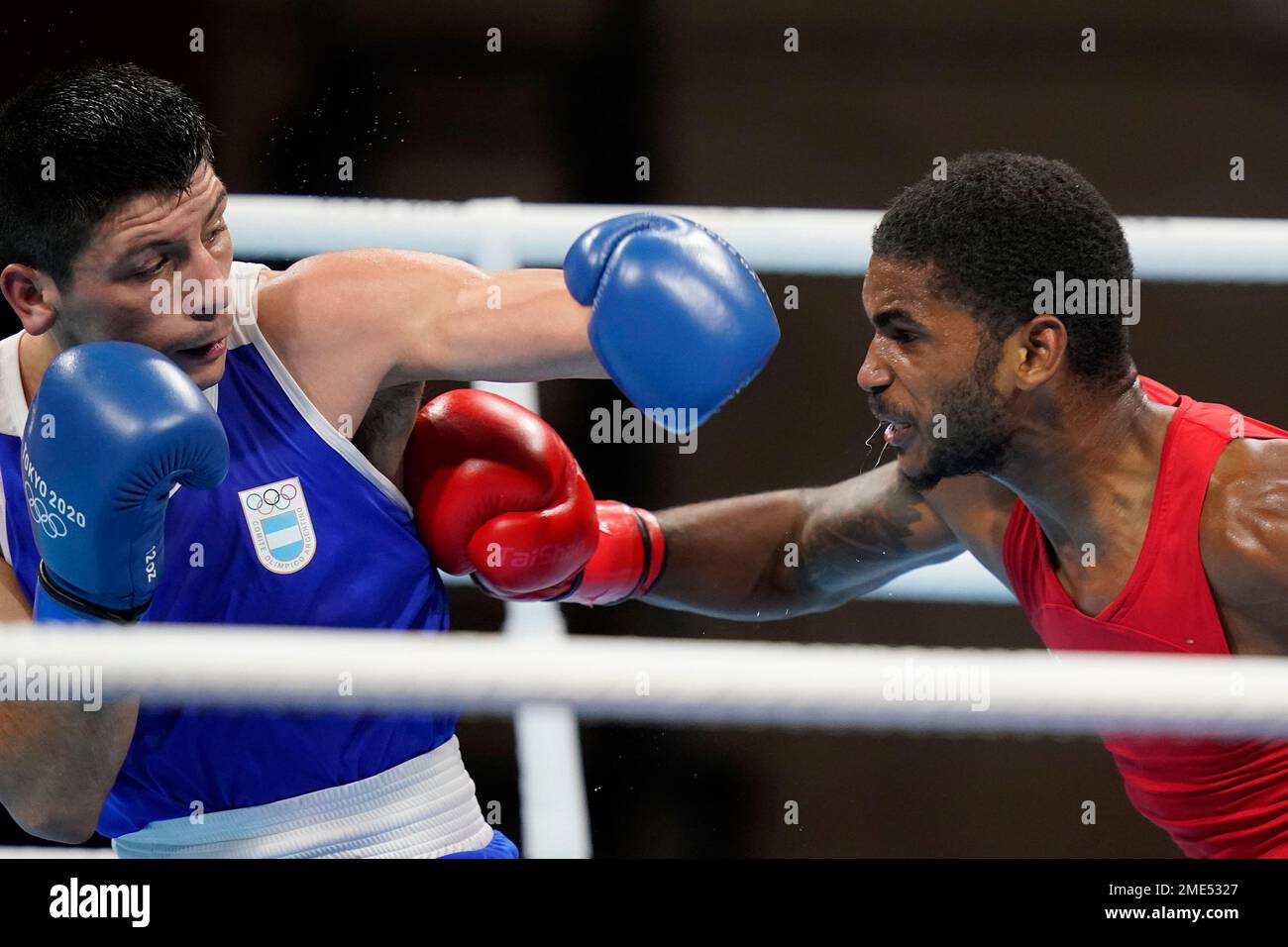 Delante Johnson, of the United States, right, exchanges punches with ...