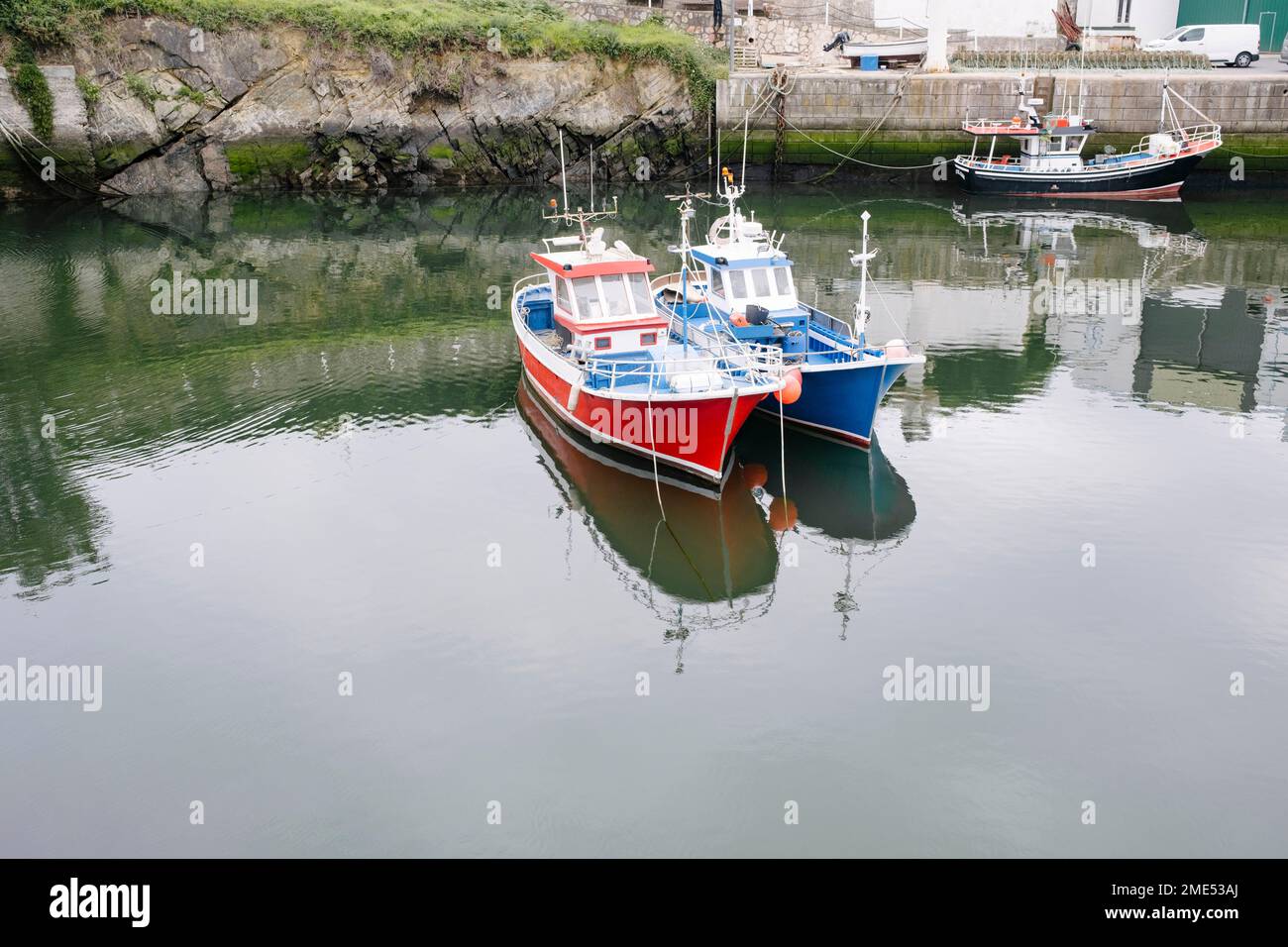 Red and blue boats hi-res stock photography and images - Alamy