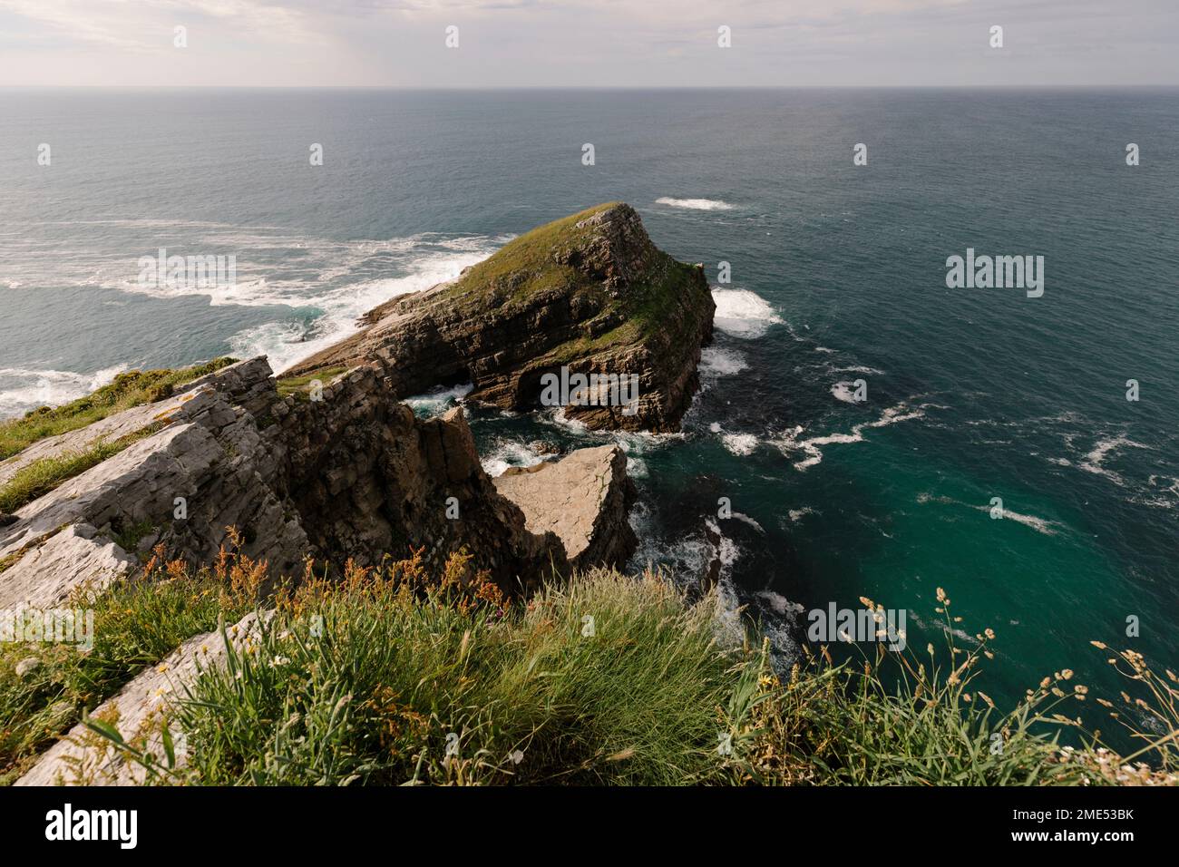 Cliff from sea hi-res stock photography and images - Alamy