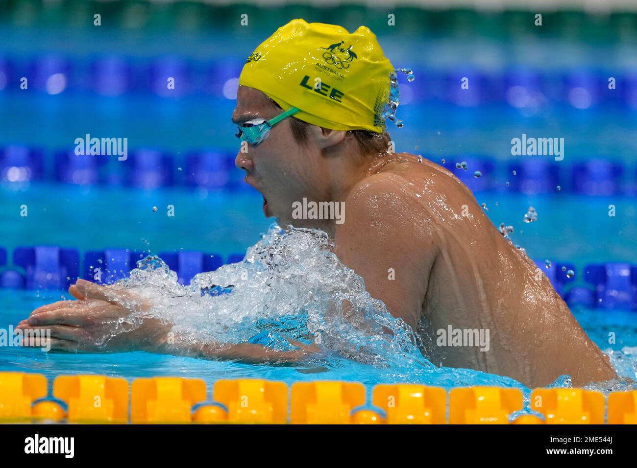 Se-Bom Lee, of Australia, swims during a heat for the men's 400-meter ...