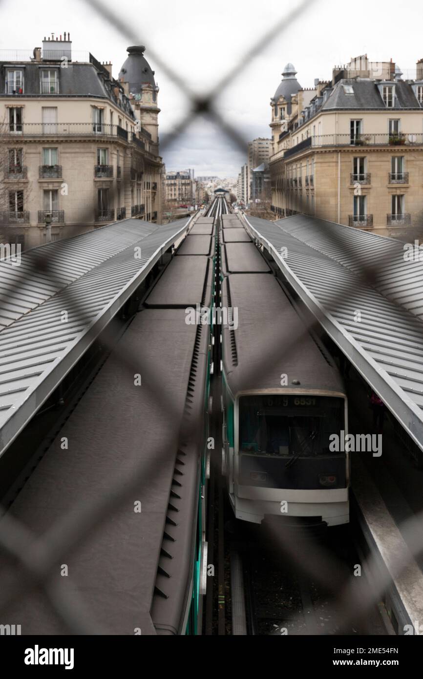 France, Ile-de-France, Paris, Subway platform seen through chainlink ...