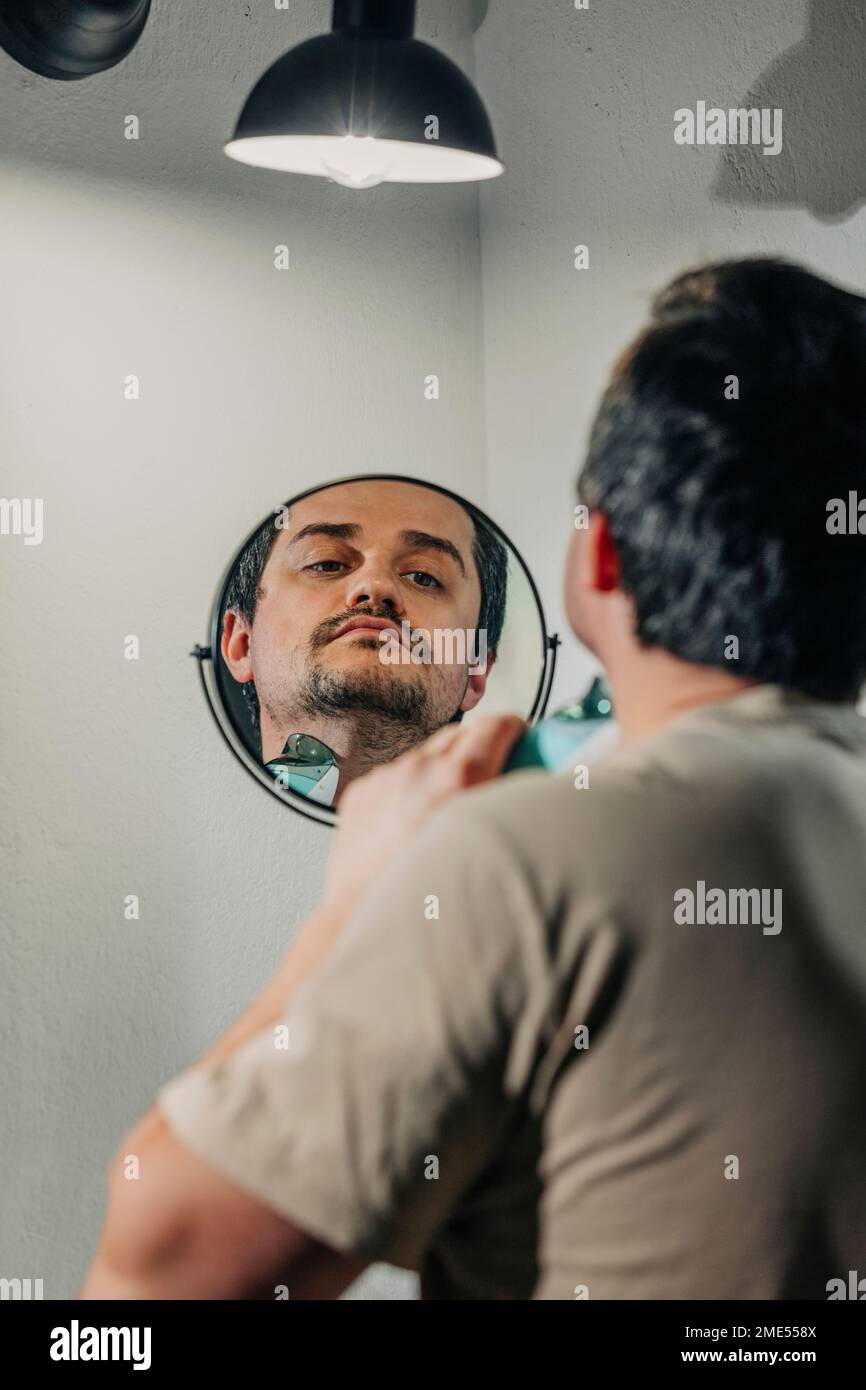 Man razor background hi-res stock photography and images - Alamy