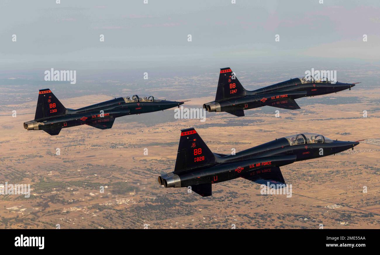 A T-38 Talon four-ship formation flies over the Lamar Hunt U.S. Open ...