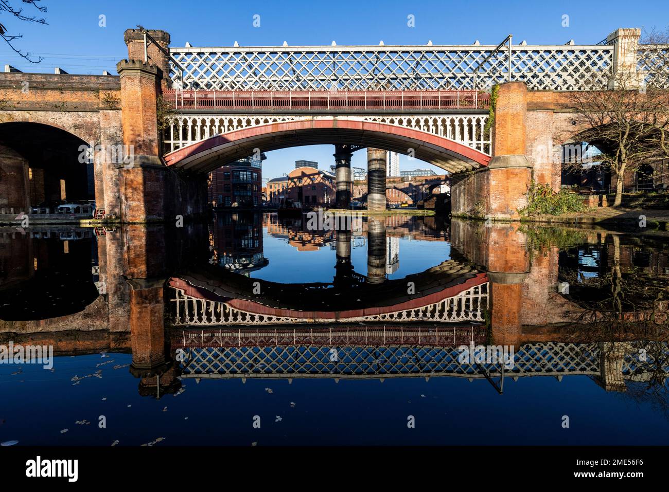 Arch bridge reflecting surface canal hi-res stock photography and ...