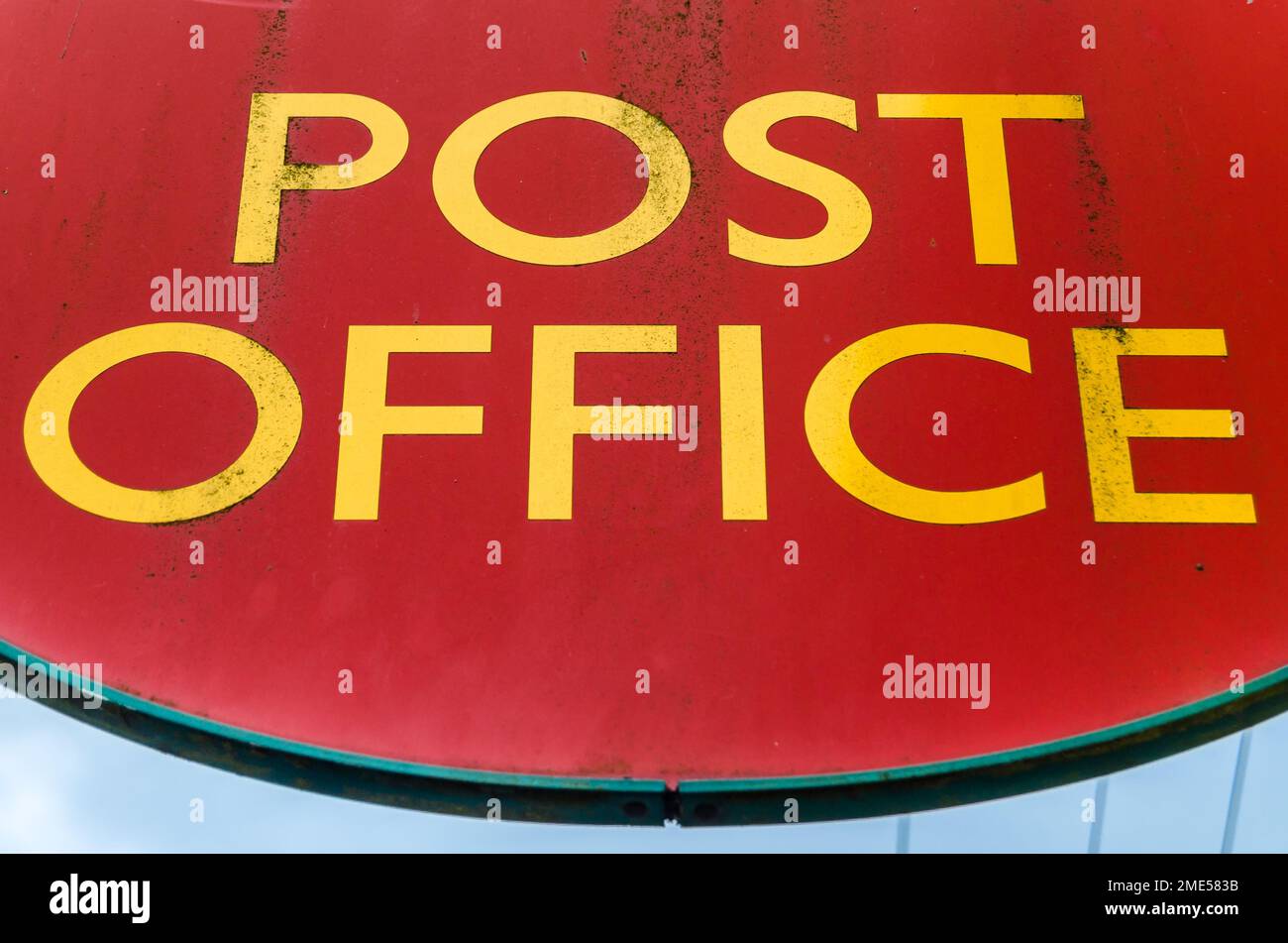 COTTENHAM, ENGLAND, UK - DECEMBER 30, 2013: Symbol of an English Post ...