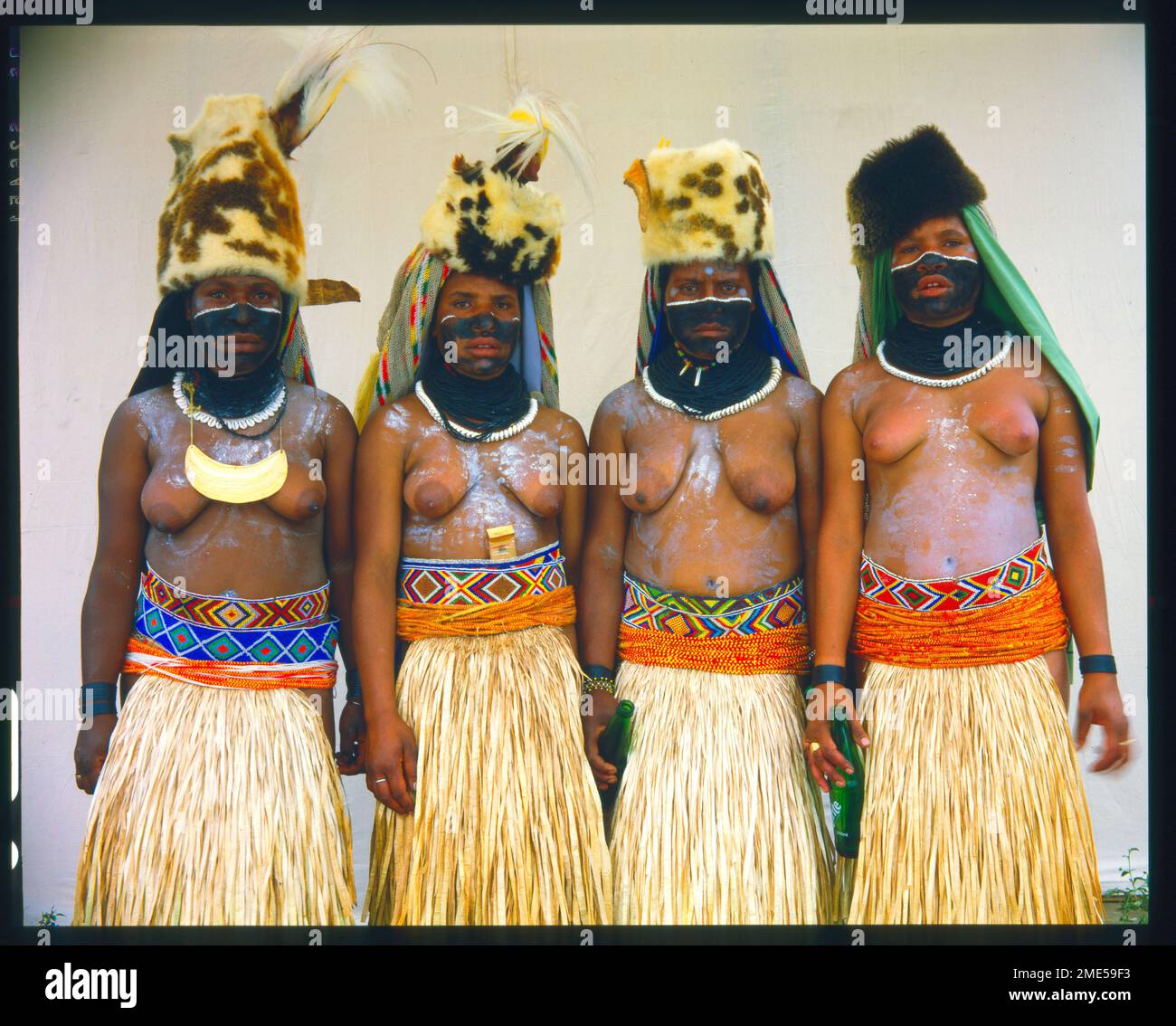 Chimbu women of Papua New Guinea at a highland sing-sing Stock Photo ...