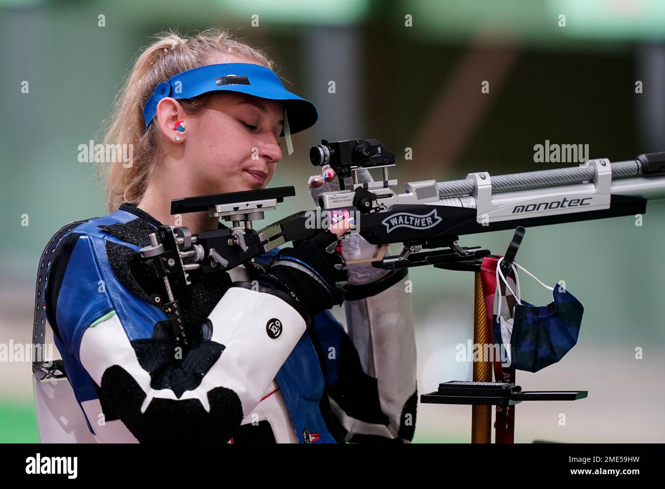 Alison Marie Weisz, of the United States, competes in the women's 10 ...