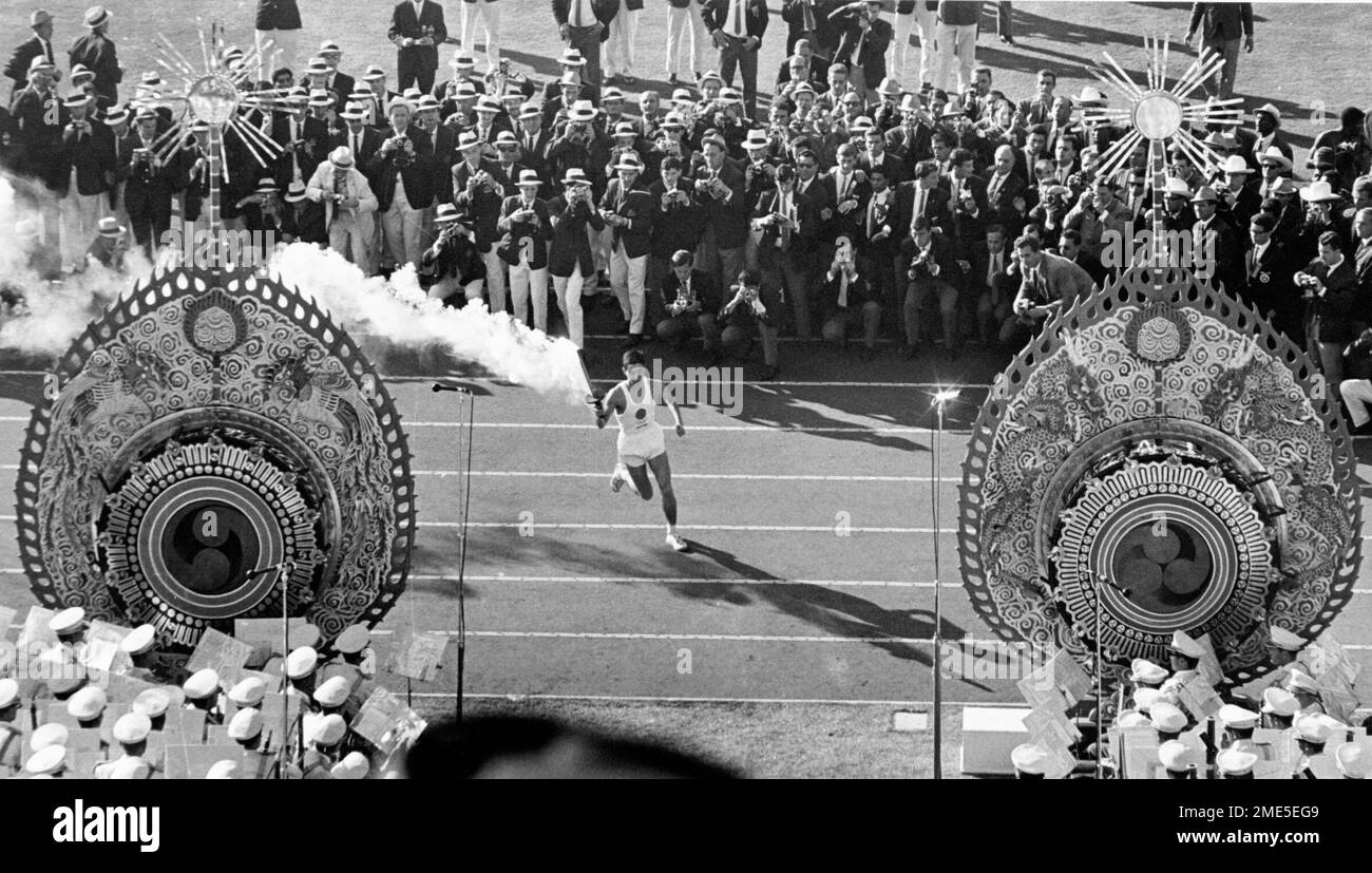 FILE - In this Oct. 10, 1964, file photo, Japanese runner Yoshinori ...