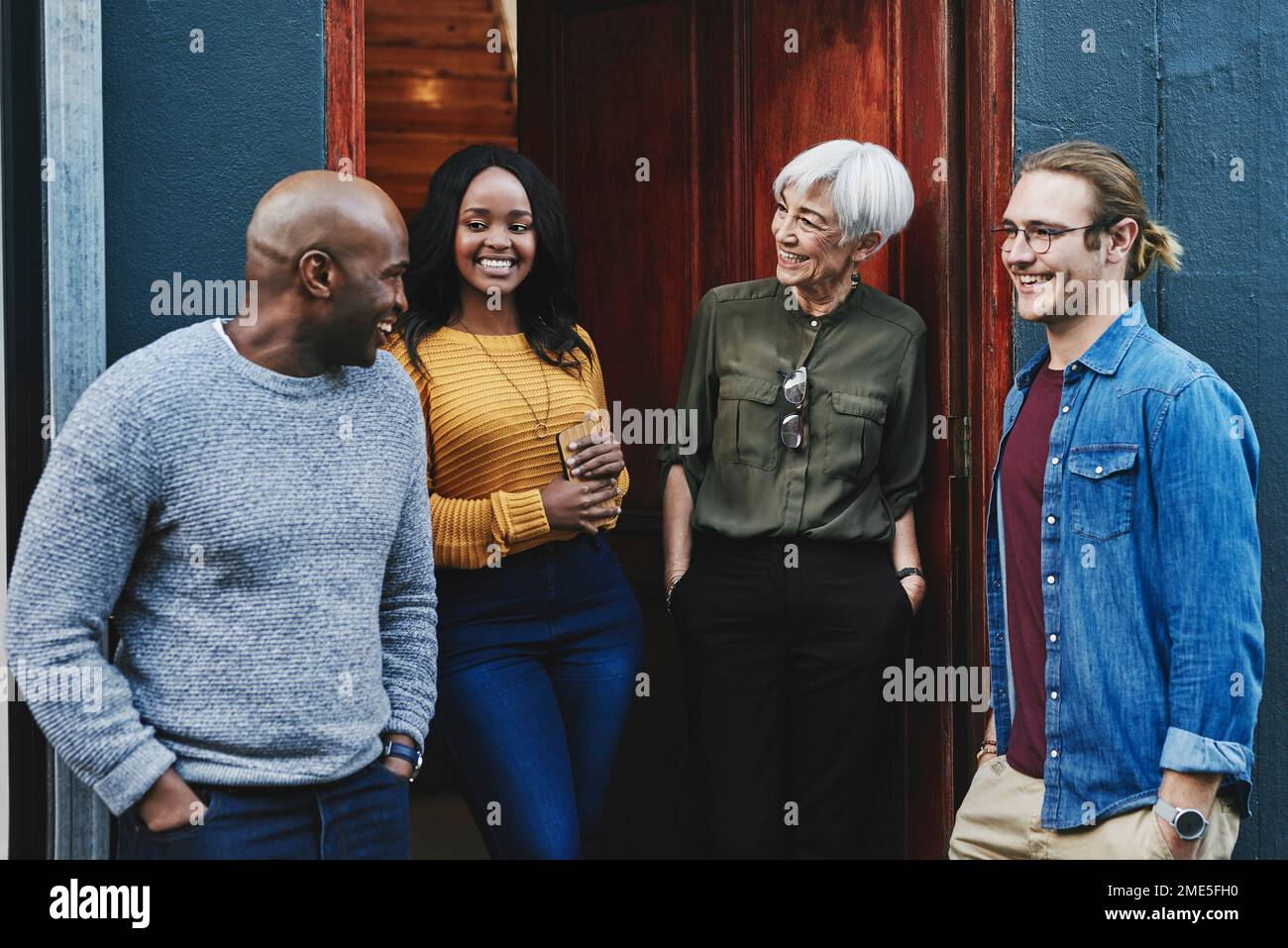 Office group diversity outdoor hi-res stock photography and images - Alamy