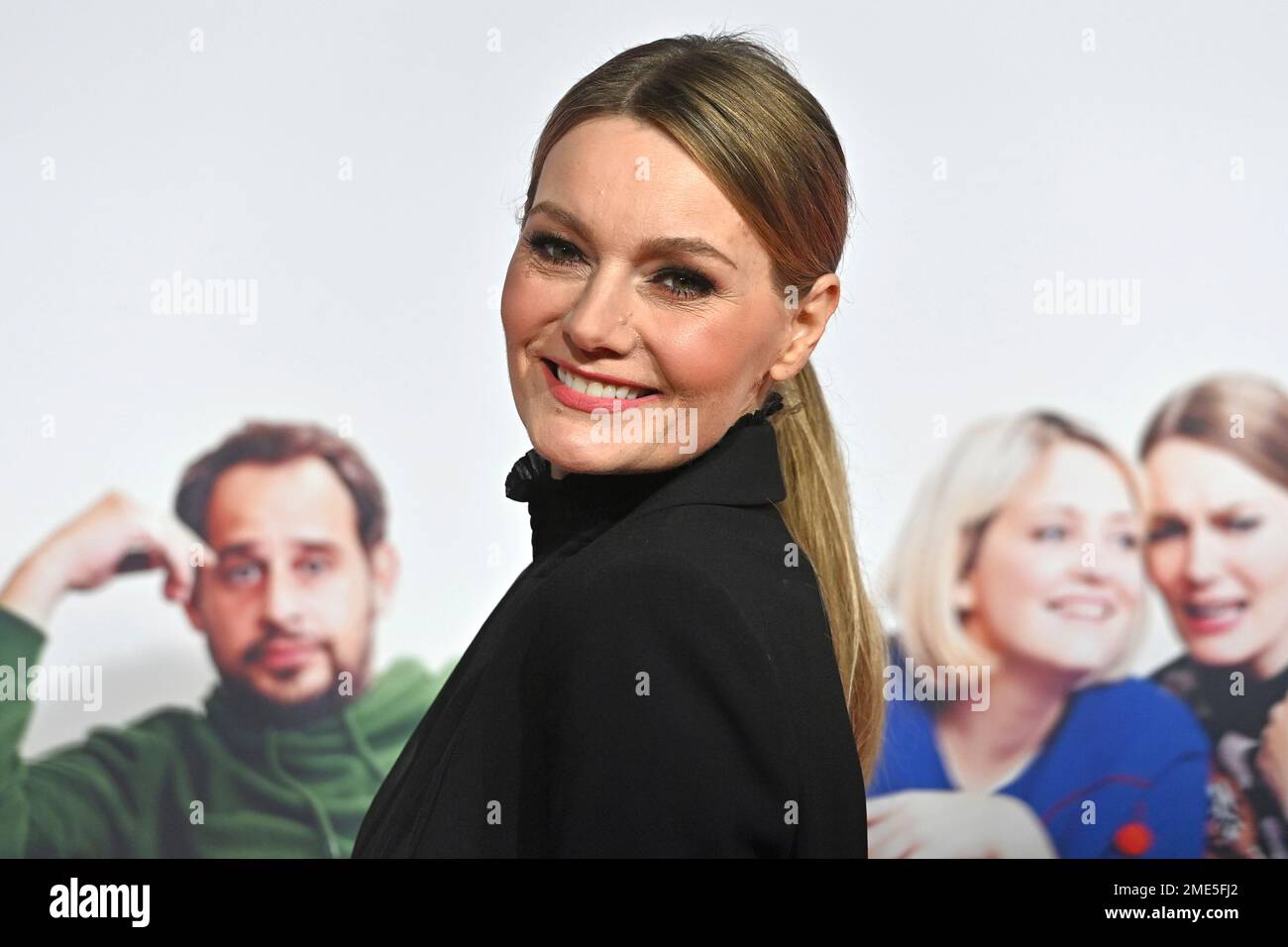 Martina HILL (actress) single image, cropped single motif, portrait, portrait, portrait. Red ...