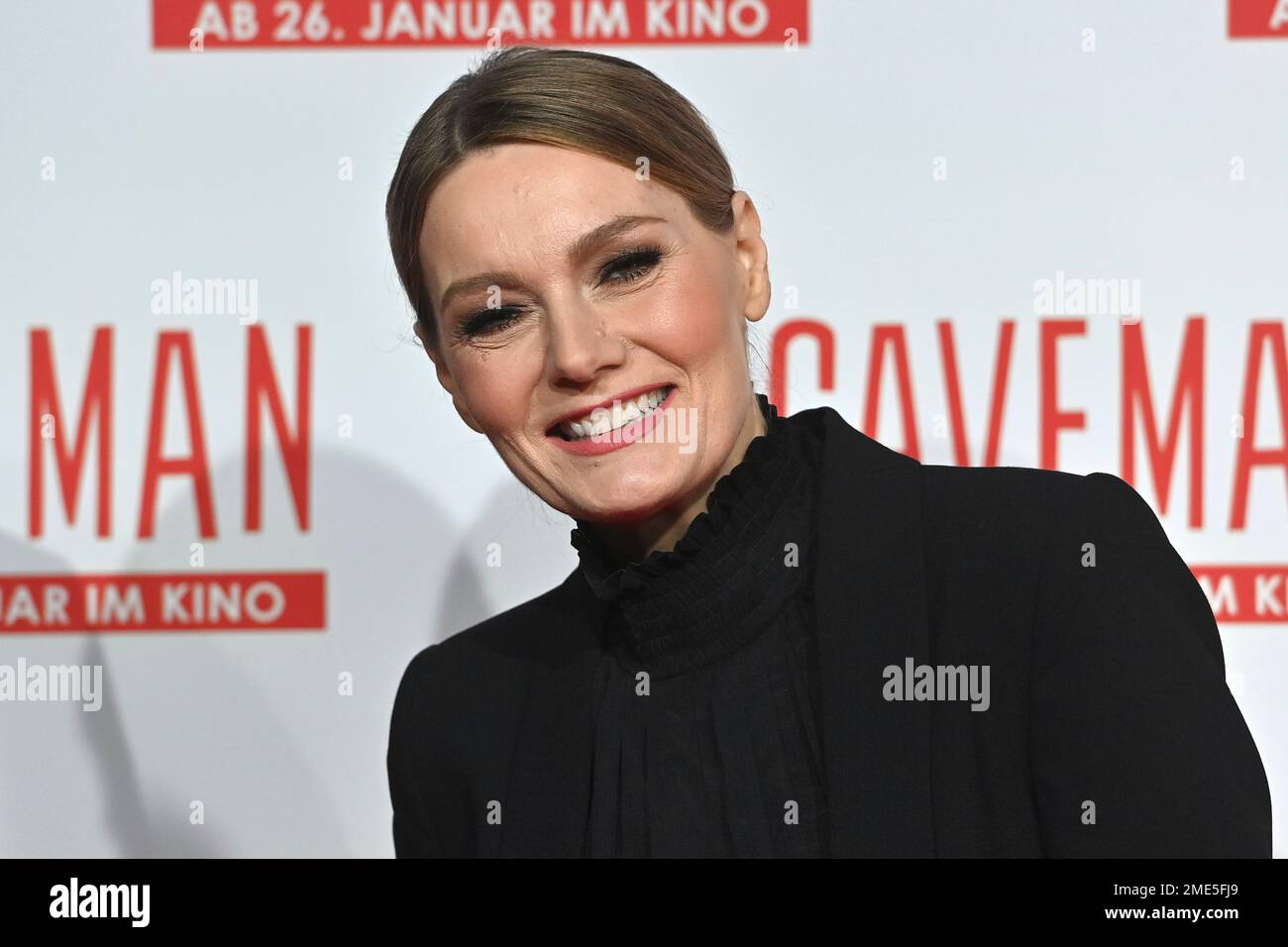 Martina HILL (actress) single image, cropped single motif, portrait, portrait, portrait. Red ...