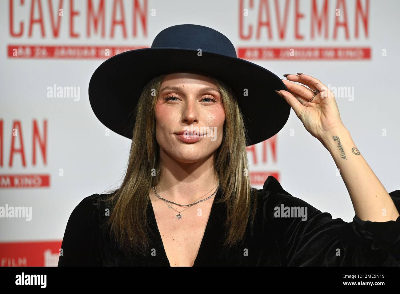 Patricia IVANAUKAS (actress), single image, trimmed single motif ...