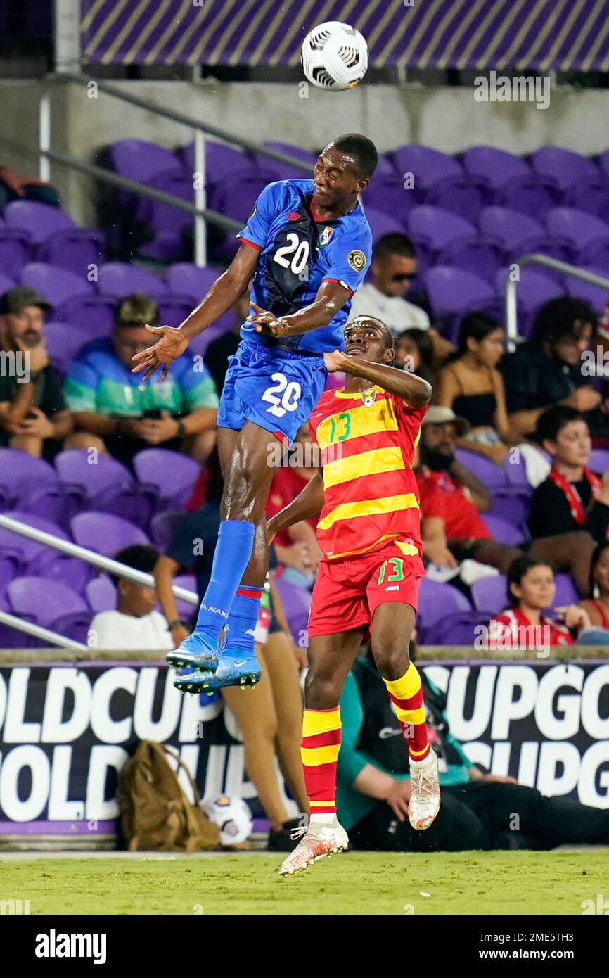 Panama midfielder Anibal Godoy (20) gets position on a head ball over ...