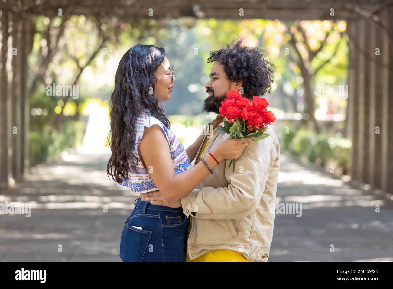 Mexican couple on date hi-res stock photography and images - Alamy
