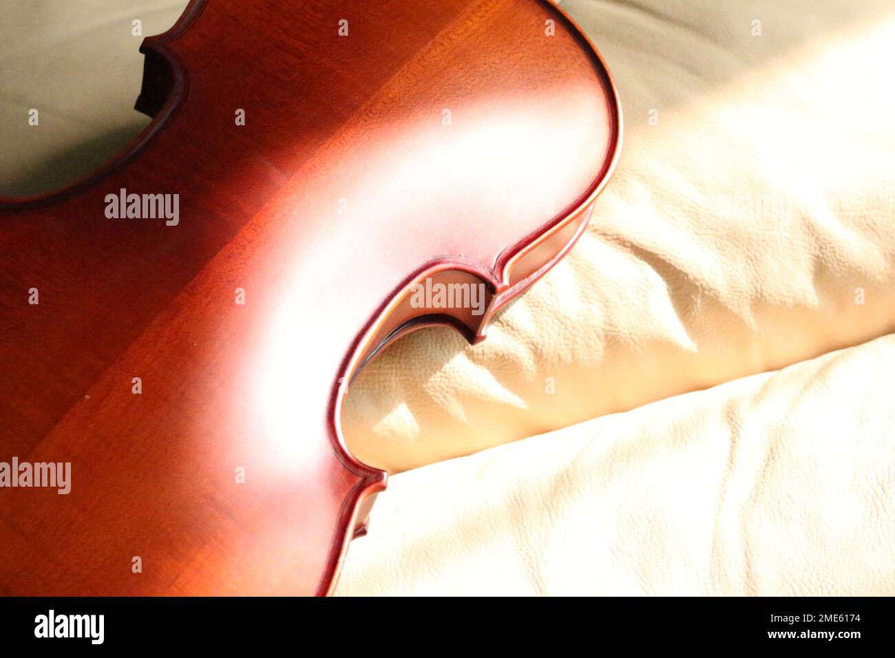 Wooden violin body in brown color Stock Photo - Alamy