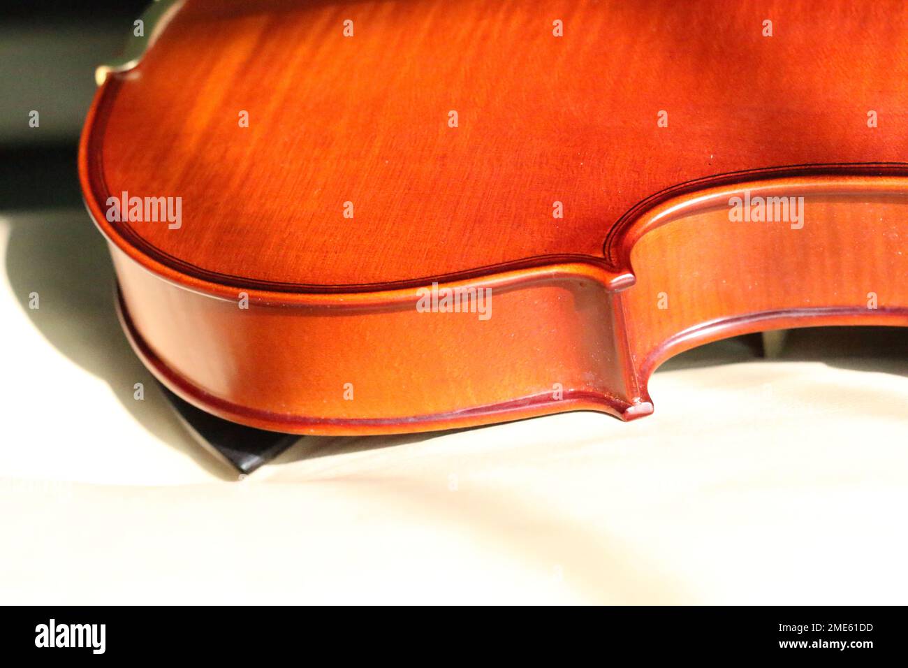 Wooden violin body in brown color Stock Photo - Alamy