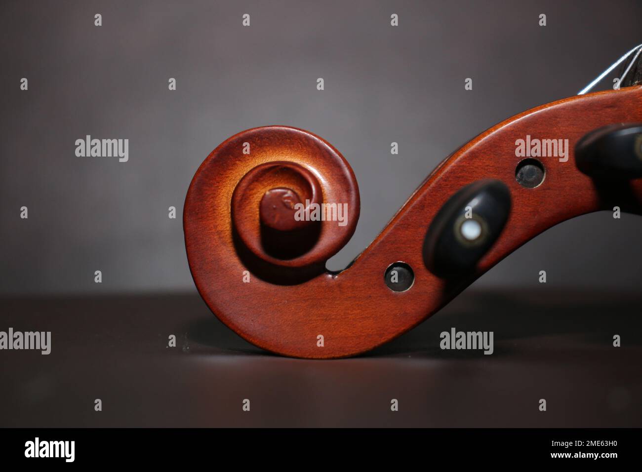 Wooden violin head in brown color Stock Photo - Alamy