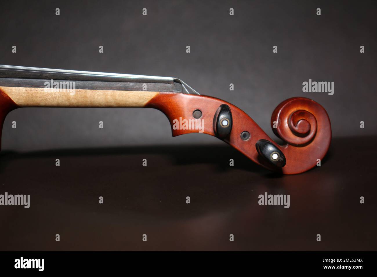 Wooden violin head in brown color Stock Photo - Alamy