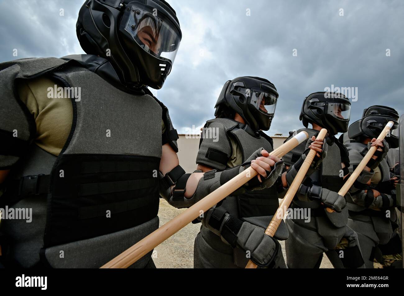 U.S. Army National Guard Soldiers assigned to the 352nd Military Police ...