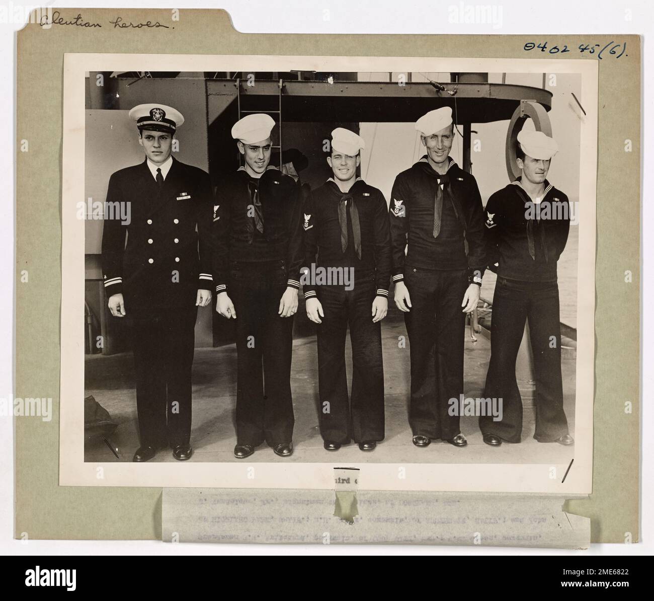 Four Coast Guardsmen and a U.S. Naval Reserve lieutenant are awarded ...