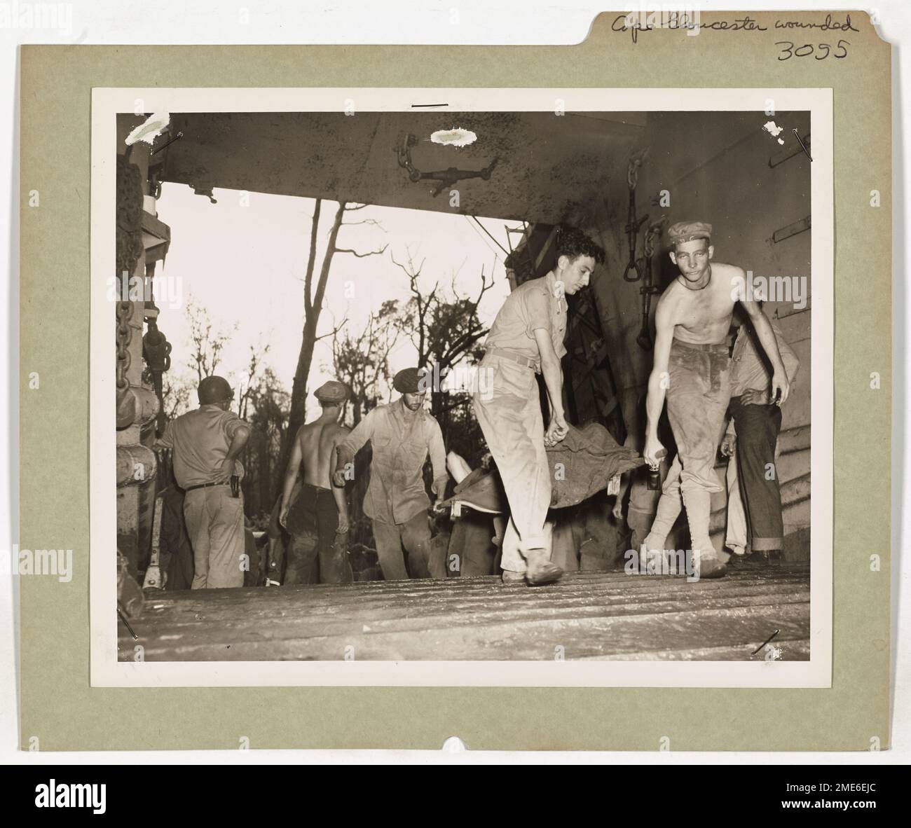 Stretcher bearers wwii hi-res stock photography and images - Alamy