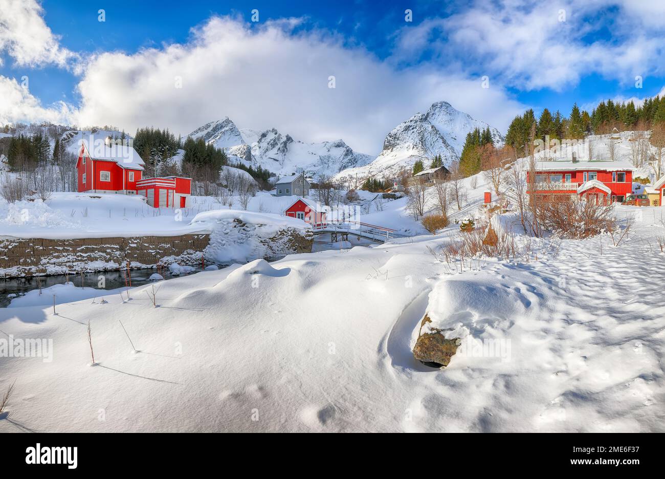 Fabulous morning scenery of Norwegian Nusfjord village. Popular travel ...